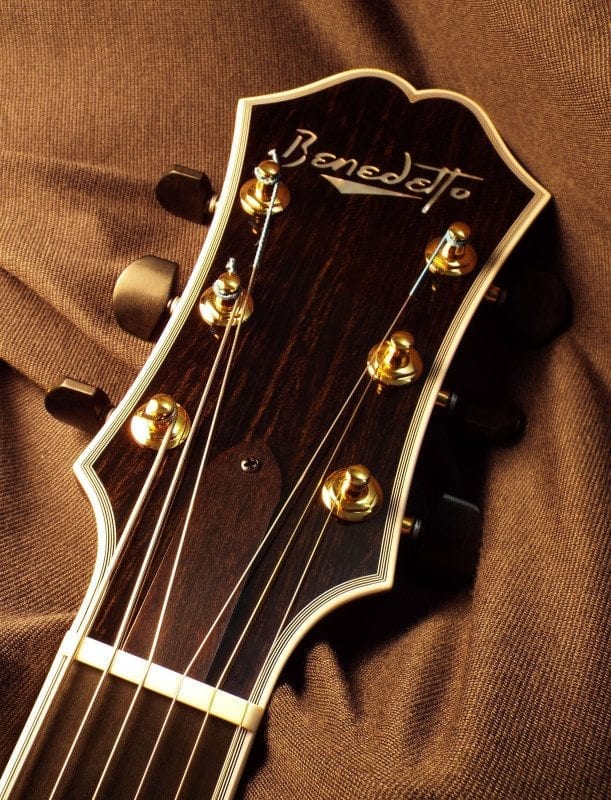 Plumburst Manhattan | Benedetto Guitars